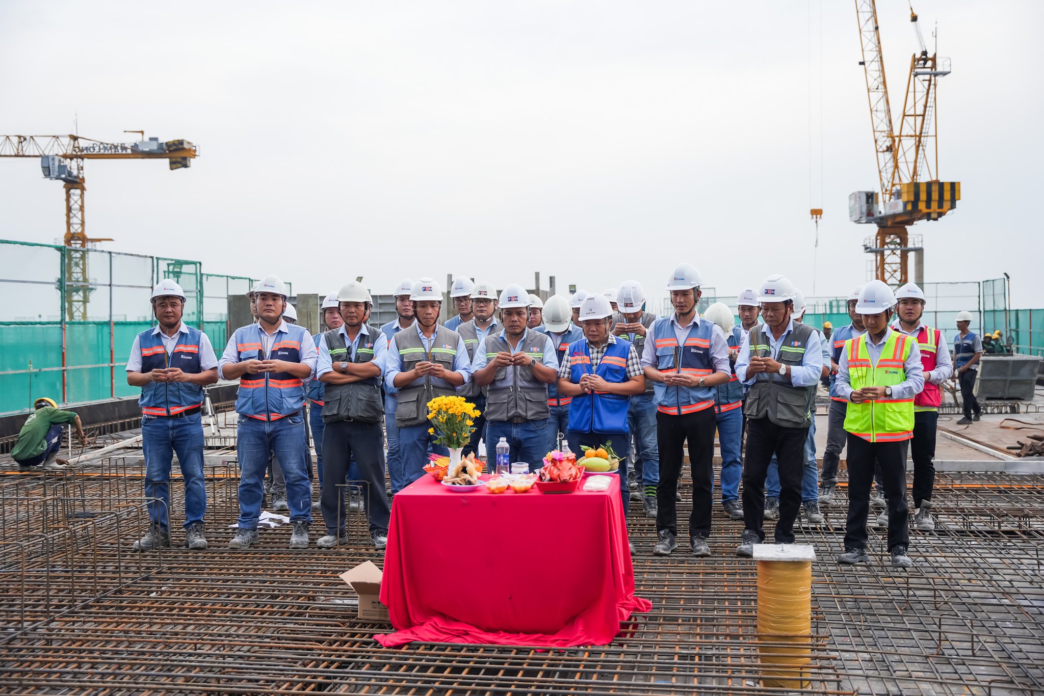 [RICONS] - Thực hiện đổ bê tông mái Akari City - [NAM LONG]